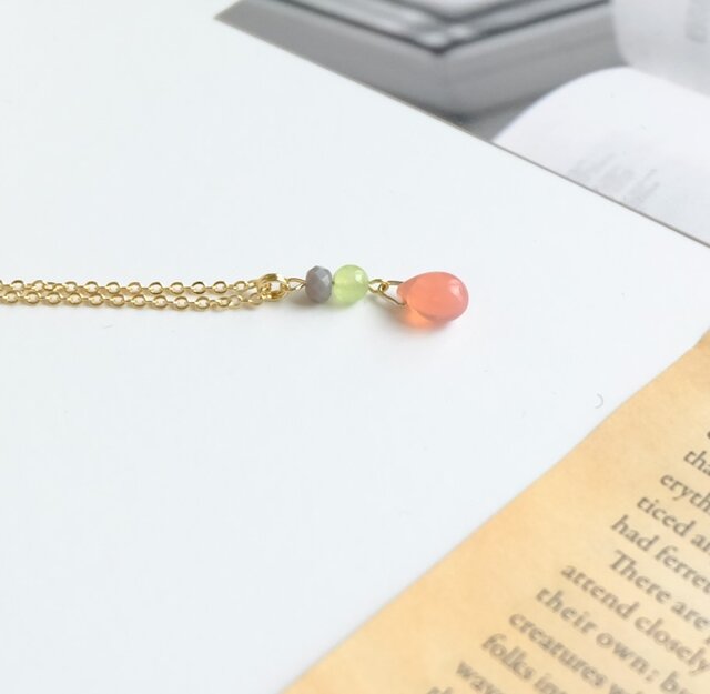 d93-154【なでしこ】しずくドロップとカルセドニーのアレンジネックレス | iichi 日々の暮らしを心地よくするハンドメイドやアンティークのマーケットプレイス