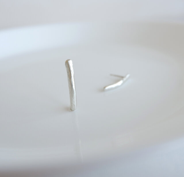 シルバーのピアス -line | iichi 日々の暮らしを心地よくするハンドメイドやアンティークのマーケットプレイス