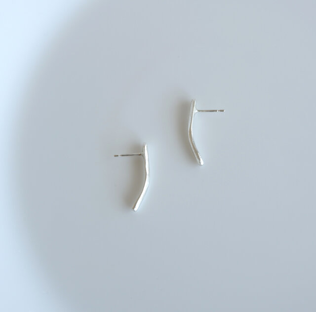シルバーのピアス -line | iichi 日々の暮らしを心地よくするハンドメイドやアンティークのマーケットプレイス