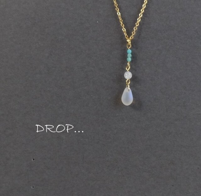 d84-169【ミルキーオーロラ】と天然石【アマゾナイト】のアレンジネックレス | iichi 日々の暮らしを心地よくするハンドメイドやアンティークのマーケットプレイス