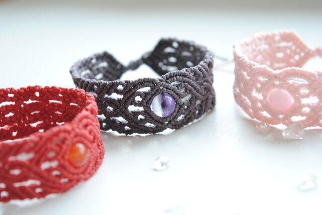 マクラメブレスレット*ストライプアメジスト8㎜ | iichi 日々の暮らしを心地よくするハンドメイドやアンティークのマーケットプレイス