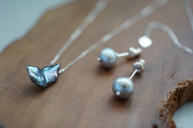 【seasons】10K グレーパールピアス | iichi 日々の暮らしを心地よくするハンドメイドやアンティークのマーケットプレイス