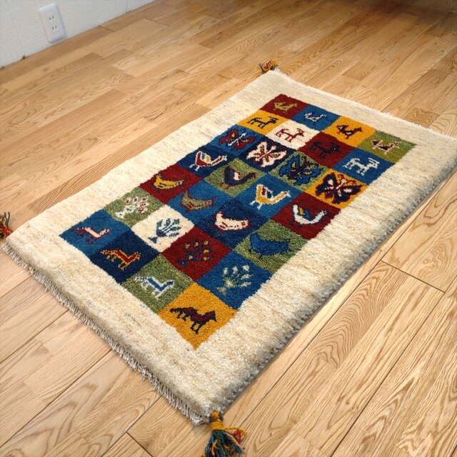 新規入荷】ペルシャ ギャッベ 玄関マット 93x62cm タイル 鳥 蝶 ヤギ 生命の木 | iichi 日々の暮らしを心地よくするハンドメイドやアンティークのマーケットプレイス