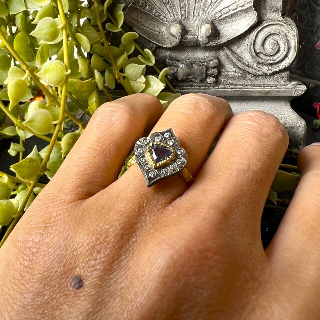 GRANADA Sapphire GR-29 | iichi 日々の暮らしを心地よくするハンドメイドやアンティークのマーケットプレイス