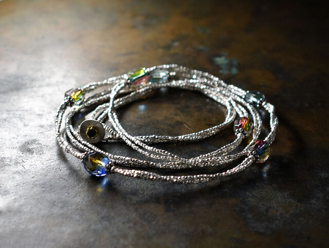 「K様専用」カットが美しいヴィンテージビーズとウランガラスビーズ、煌めくカレンシルバービーズの2連ロングネックレス | iichi 日々の暮らしを心地よくするハンドメイドやアンティークの ...