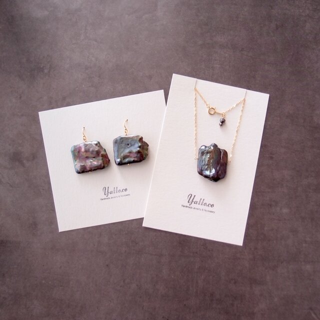 【K14gf】Big Square Pearl Earrings／スクエアパール ピアス（Black） | iichi 日々の暮らしを心地よくするハンドメイドやアンティークのマーケットプレイス