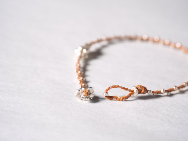 Silver braid bracelet 'Orange' | iichi 日々の暮らしを心地よくするハンドメイドやアンティークのマーケットプレイス