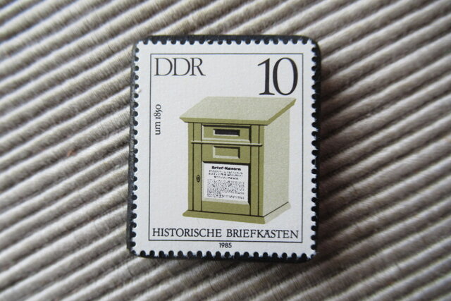 ドイツ 切手ブローチ9511 | iichi 日々の暮らしを心地よくするハンドメイドやアンティークのマーケットプレイス