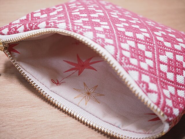 こぎん刺しとリバティ ファスナーポーチ 『9』 | iichi 日々の暮らしを心地よくするハンドメイドやアンティークのマーケットプレイス