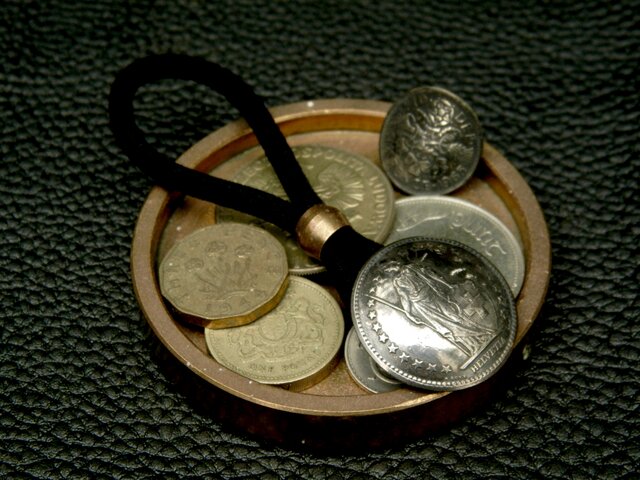 ＃H74 Switzerland Coin Hair Elastic | iichi 日々の暮らしを心地よくするハンドメイドやアンティークのマーケットプレイス
