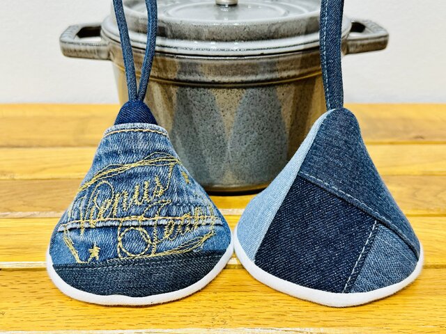 三角鍋つかみ★staub ストウブ ホーロー デニムリメイク | iichi 日々の暮らしを心地よくするハンドメイドやアンティークのマーケットプレイス
