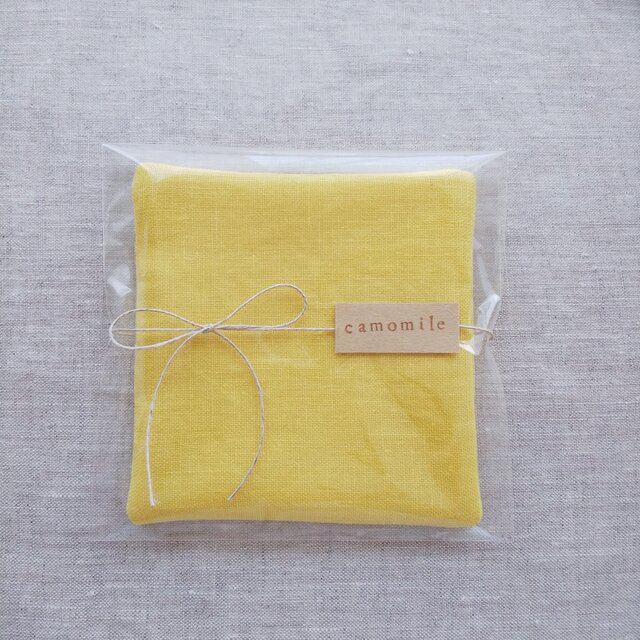 ひとつぶビーズのコースター／リネン ナチュラル | iichi 日々の暮らしを心地よくするハンドメイドやアンティークのマーケットプレイス