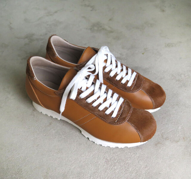 【ハラコ使用！】クラシックなデザインと本革の上質感！EMAのスニーカー/ハラコ×キャメル | iichi 日々の暮らしを心地よくするハンドメイドやアンティークのマーケットプレイス