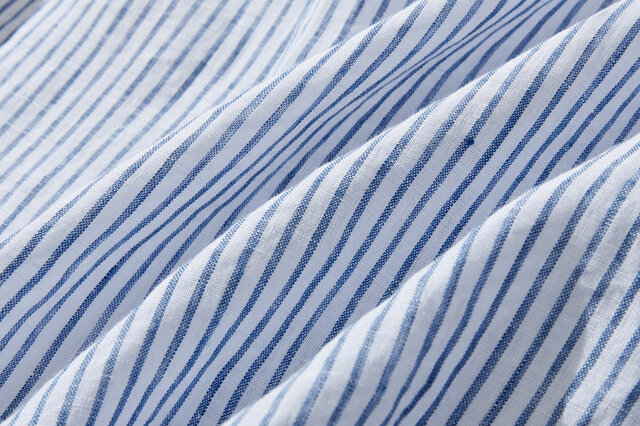 ゆるっとシルエットがこなれ見えするストライプ柄シャツ ホワイト＊青 240313-2 | iichi 日々の暮らしを心地よくするハンドメイドやアンティークのマーケットプレイス