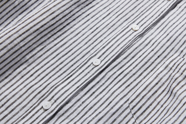 ゆるっとシルエットがこなれ見えするストライプ柄シャツ ホワイト＊ブラック240313-3 | iichi 日々の暮らしを心地よくするハンドメイドやアンティークのマーケットプレイス