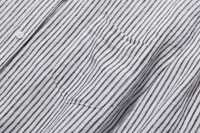 ゆるっとシルエットがこなれ見えするストライプ柄シャツ ホワイト＊ブラック240313-3 | iichi 日々の暮らしを心地よくするハンドメイドやアンティークのマーケットプレイス