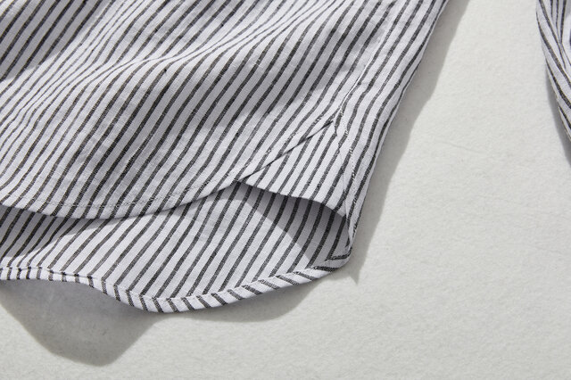 ゆるっとシルエットがこなれ見えするストライプ柄シャツ ホワイト＊ブラック240313-3 | iichi 日々の暮らしを心地よくするハンドメイドやアンティークのマーケットプレイス