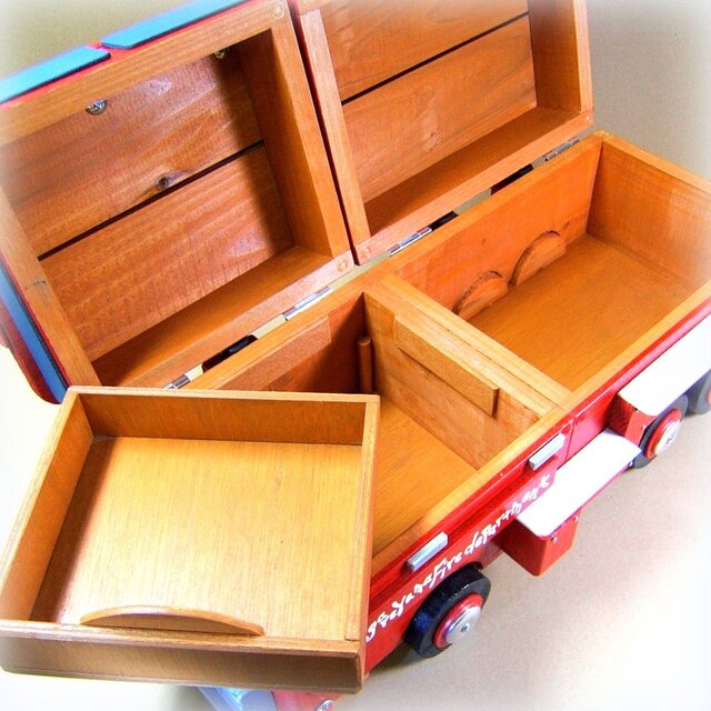 FIRE TRUCK BOX No.3 | iichi 日々の暮らしを心地よくするハンドメイドやアンティークのマーケットプレイス