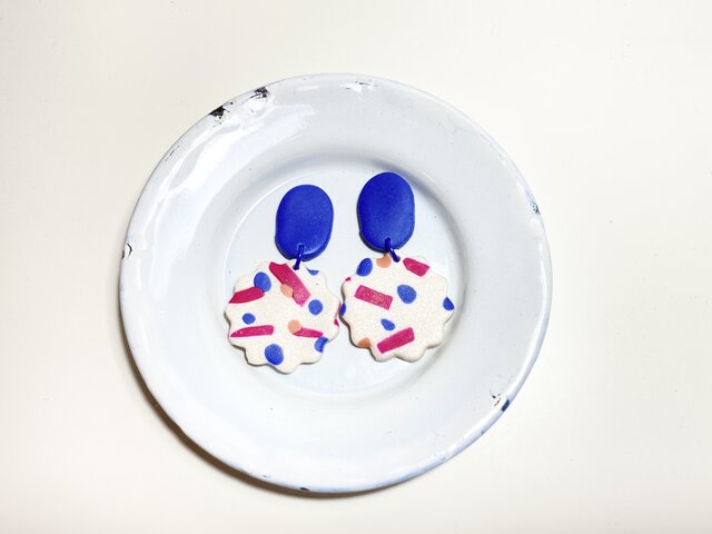 （one）Pop flower nostalgie：群青 | iichi 日々の暮らしを心地よくするハンドメイドやアンティークのマーケットプレイス