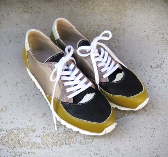 【大人カラー！】スリムなのにゆったりな履き心地！本革大人ユニセックススニーカー/うぐいすMix | iichi 日々の暮らしを心地よくするハンドメイドやアンティークのマーケットプレイス