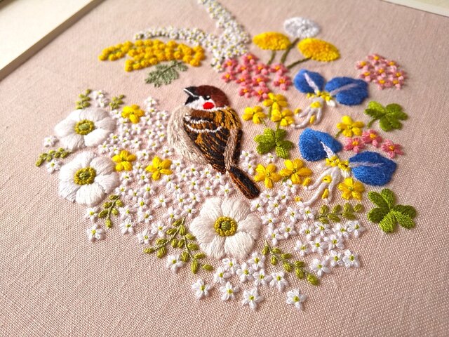 手刺繍フレーム「春urara」送料無料 | iichi 日々の暮らしを心地よくするハンドメイドやアンティークのマーケットプレイス