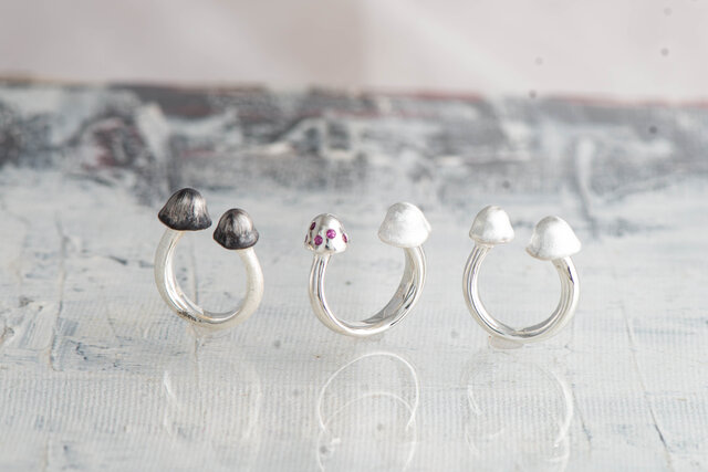 キノコピンキーリング シルバー 燻 | iichi 日々の暮らしを心地よくするハンドメイドやアンティークのマーケットプレイス