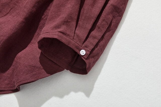 毎日のコーデに取り入れやすいリネン100％ ノーカラー カーディガン ワインレッド 230506-4 | iichi 日々の暮らしを心地よくするハンドメイドやアンティークのマーケットプレイス