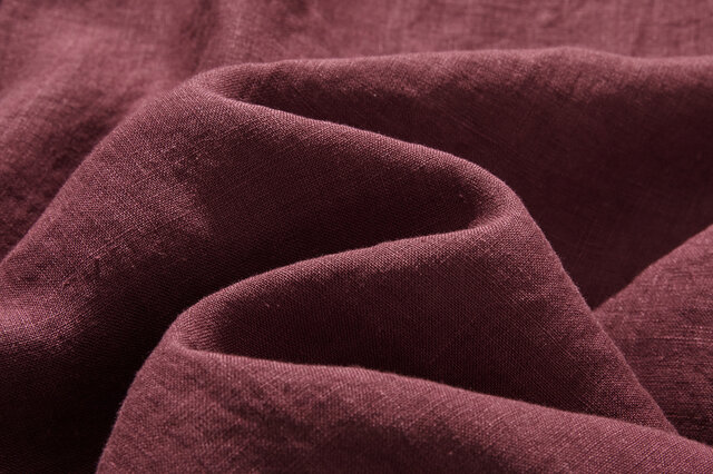 毎日のコーデに取り入れやすいリネン100％ ノーカラー カーディガン ワインレッド 230506-4 | iichi 日々の暮らしを心地よくするハンドメイドやアンティークのマーケットプレイス