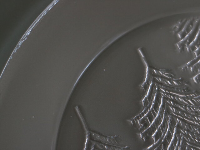 iittala ／ Kuusi クーシ もみの木 プレート1985年 No.4842 | iichi 日々の暮らしを心地よくするハンドメイドやアンティークのマーケットプレイス