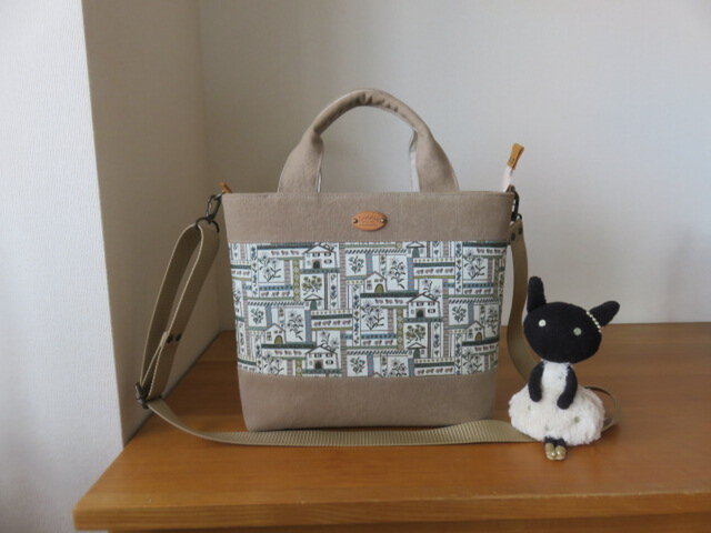 リバティ ウルスリを使った2wayファスナー付きトートバッグ | iichi 日々の暮らしを心地よくするハンドメイドやアンティークのマーケットプレイス