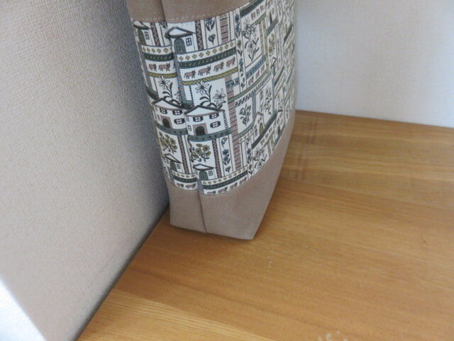 リバティ ウルスリを使った2wayファスナー付きトートバッグ | iichi 日々の暮らしを心地よくするハンドメイドやアンティークのマーケットプレイス