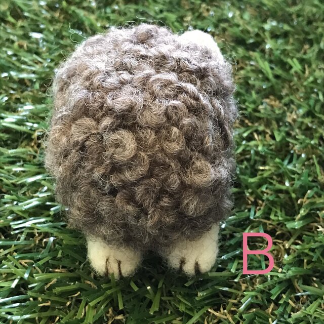 はりねずみくん 羊毛フェルト | iichi 日々の暮らしを心地よくするハンドメイドやアンティークのマーケットプレイス