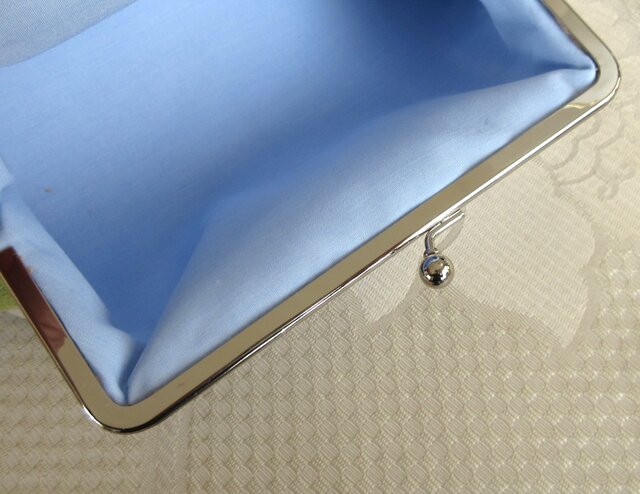 がま口ポーチ・ ベロアのストライプ ブルー系 /USA | iichi 日々の暮らしを心地よくするハンドメイドやアンティークのマーケットプレイス