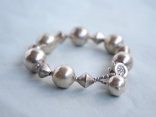 Silver bracelet -massive- | iichi 日々の暮らしを心地よくするハンドメイドやアンティークのマーケットプレイス
