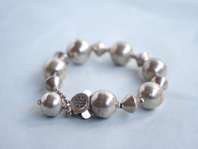 Silver bracelet -massive- | iichi 日々の暮らしを心地よくするハンドメイドやアンティークのマーケットプレイス
