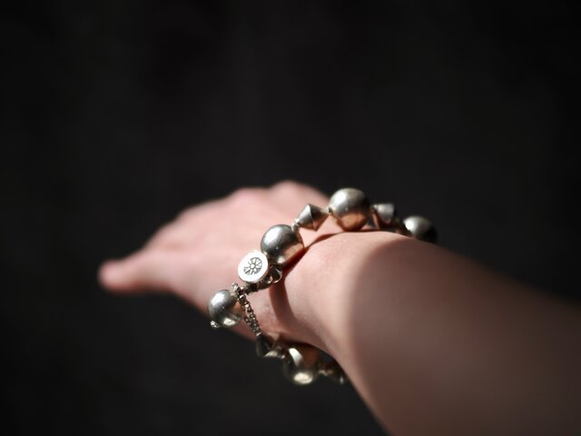 Silver bracelet -massive- | iichi 日々の暮らしを心地よくするハンドメイドやアンティークのマーケットプレイス