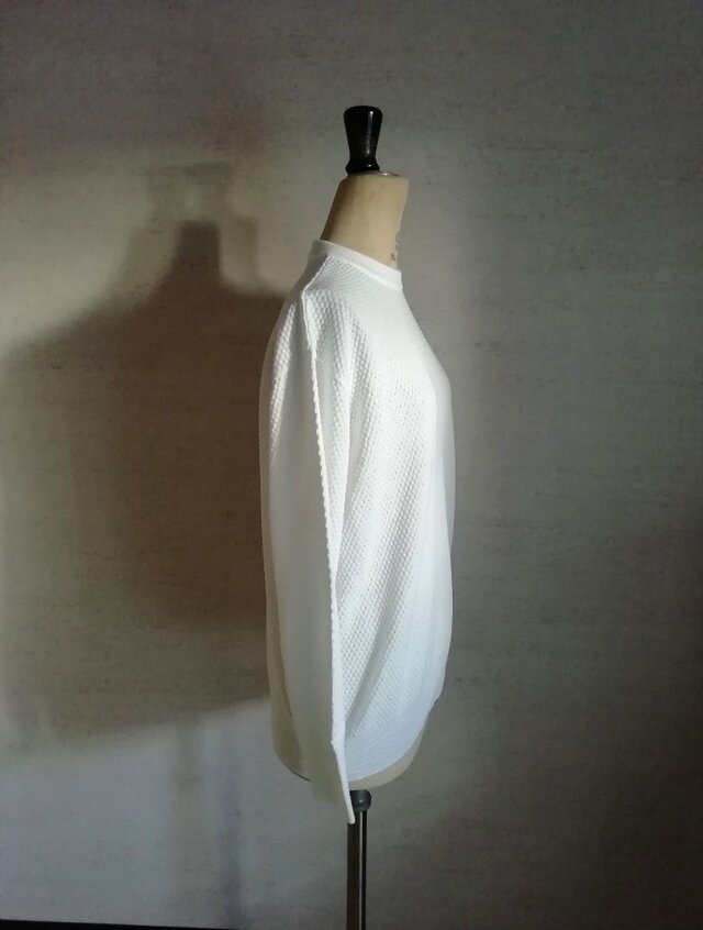 【メンズ】ポコポコ編みクルーネックプルオーバー（01089） ホワイト | iichi 日々の暮らしを心地よくするハンドメイドやアンティークのマーケットプレイス