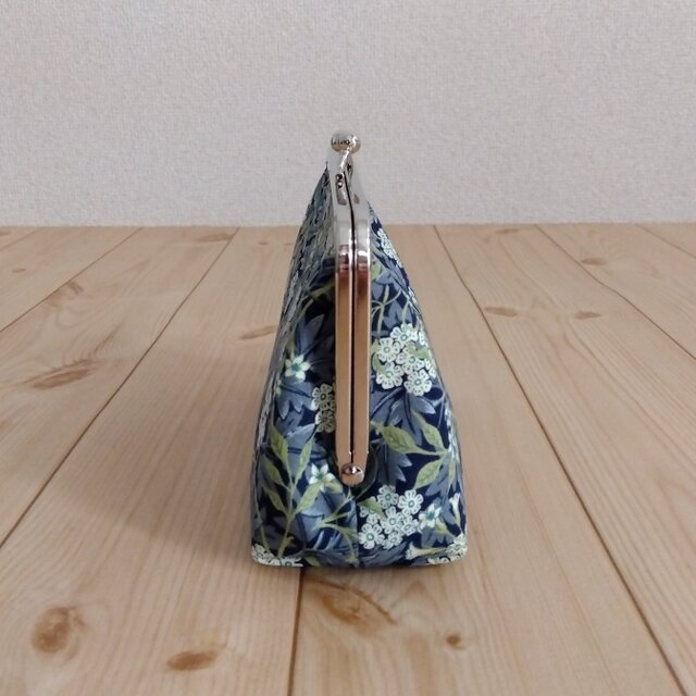 V&Aウィリアムモリス がま口ポーチ 14cm口金 ジャスミン ネイビー 698 | iichi 日々の暮らしを心地よくするハンドメイドやアンティークのマーケットプレイス