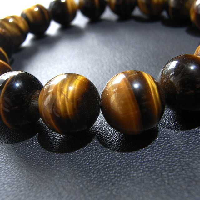 [beads543] タイガーアイAAA 12mm ブレスレット 18粒 | iichi 日々の暮らしを心地よくするハンドメイドやアンティークのマーケットプレイス