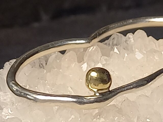 Utoka ☆ silver×brass 波にのった雫石 ダブルリング | iichi 日々の暮らしを心地よくするハンドメイドやアンティークのマーケットプレイス