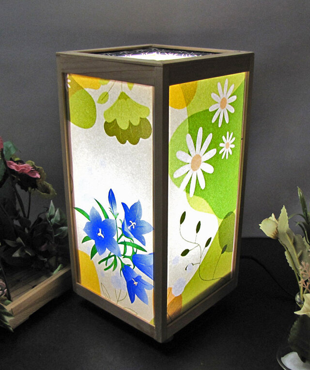 華燭の宿り木／竜胆の花咲く丘 桧枠造・LED・厚上質紙張貼・軽量／02-50 | iichi 日々の暮らしを心地よくするハンドメイドやアンティークのマーケットプレイス