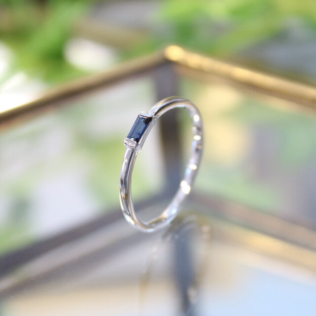 【サファイア バケットカット リング】 誕生石 4×2mm シルバー天然石四角指輪 アクセサリー ジュエリー | iichi 日々の暮らしを心地よくするハンドメイドやアンティークのマーケットプレイス