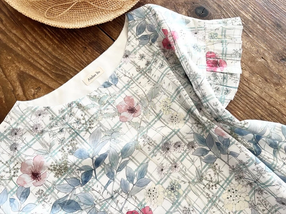 ♡予約商品：5月発送♡ Liberty : Irma's garden フリルフレンチスリーブブラウス | iichi 日々の暮らしを心地よくするハンドメイドやアンティークのマーケットプレイス
