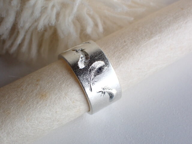 シルバー フェザーリング 001 | iichi 日々の暮らしを心地よくするハンドメイドやアンティークのマーケットプレイス