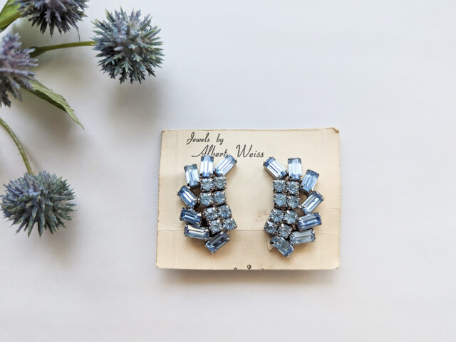 WEISS ライトブルーラインストーン イヤリング | iichi 日々の暮らしを心地よくするハンドメイドやアンティークのマーケットプレイス