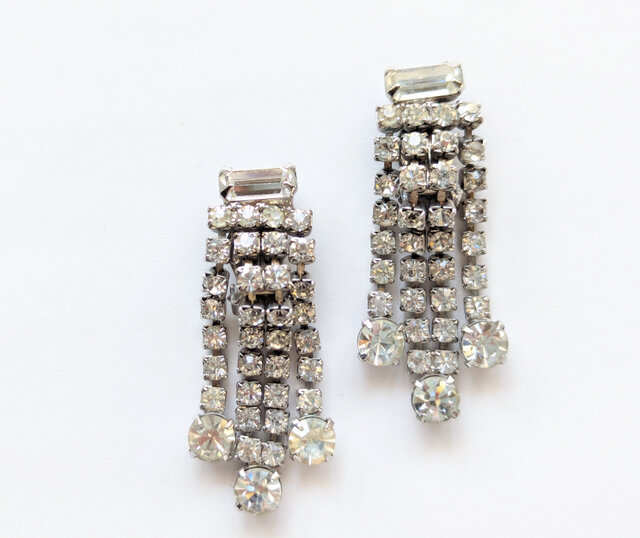 WEISS ラインストーン イヤリング | iichi 日々の暮らしを心地よくするハンドメイドやアンティークのマーケットプレイス