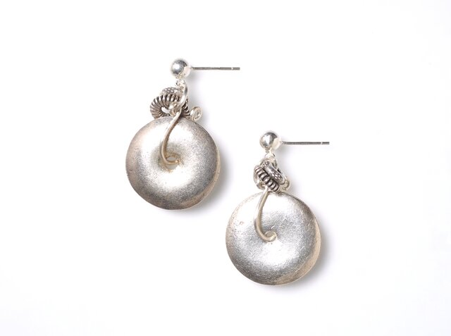 -oversize 'DISC'- silver pierce | iichi 日々の暮らしを心地よくするハンドメイドやアンティークのマーケットプレイス