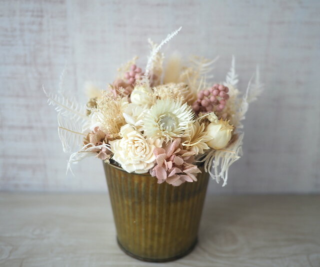 White arrangement -antique pink brown- | iichi 日々の暮らしを心地よくするハンドメイドやアンティークのマーケットプレイス