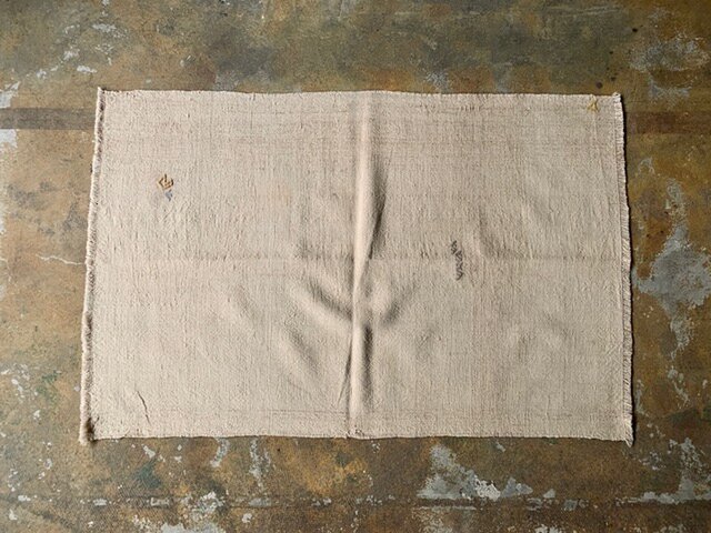 vintage rug OLD KILIM ナチュラルアイボリー | iichi 日々の暮らしを心地よくするハンドメイドやアンティークのマーケットプレイス