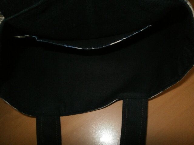 綿麻＊キャンパス生地・フラワー柄 まる底＊手提げ | iichi 日々の暮らしを心地よくするハンドメイドやアンティークのマーケットプレイス